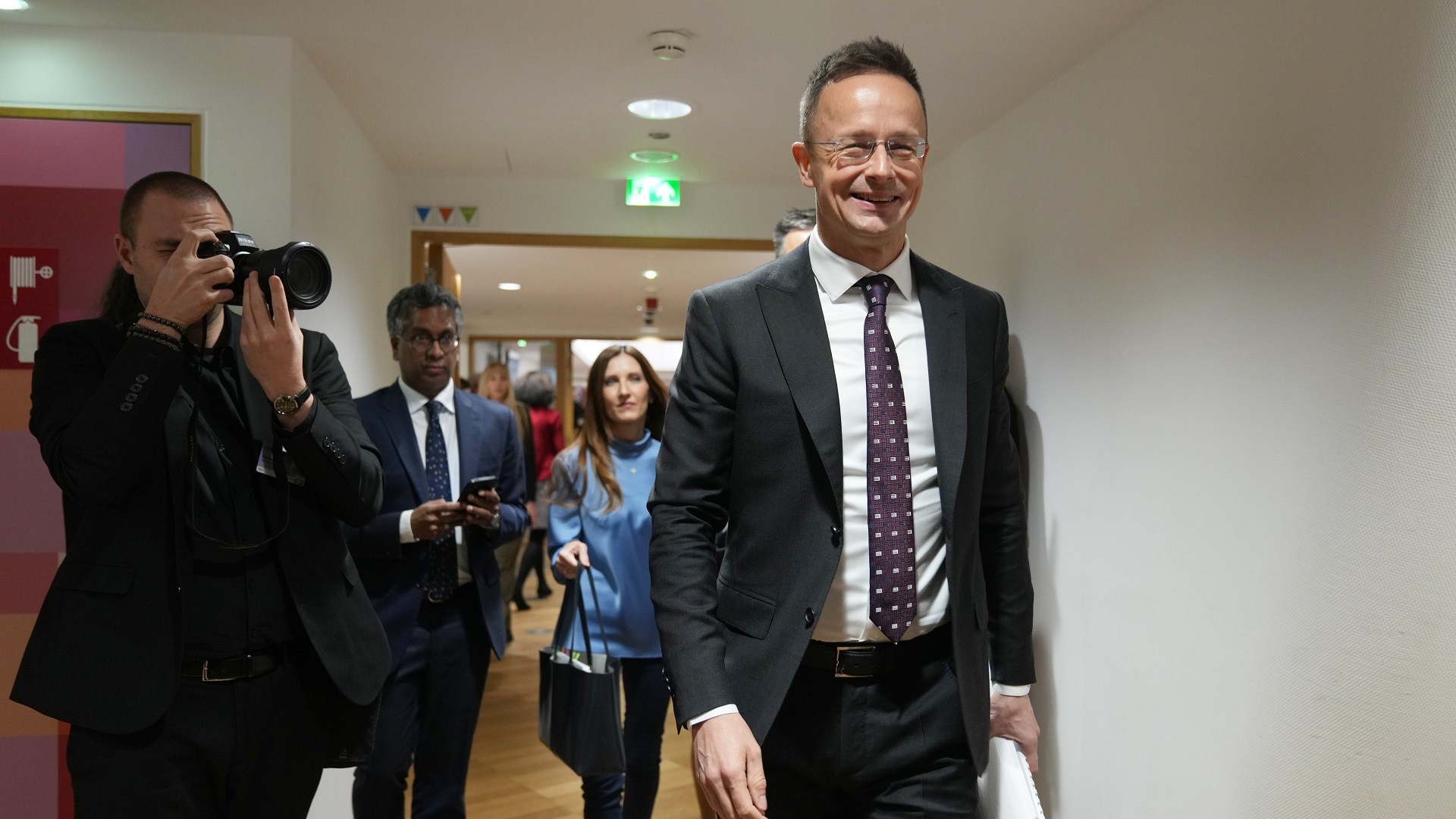 Ούγγρος ΥΠΕΞ: «Οι ηγέτες της ΕΕ θέλουν να σύρουν όλη την Ευρώπη σε ...