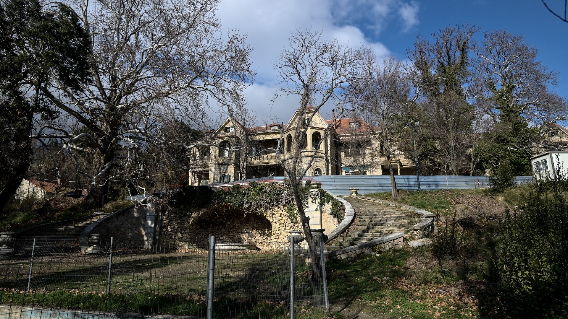 Τατόι: Παραχωρούνται σε ιδιώτη 24 από τα 56 κτίρια του κτήματος – Για ...