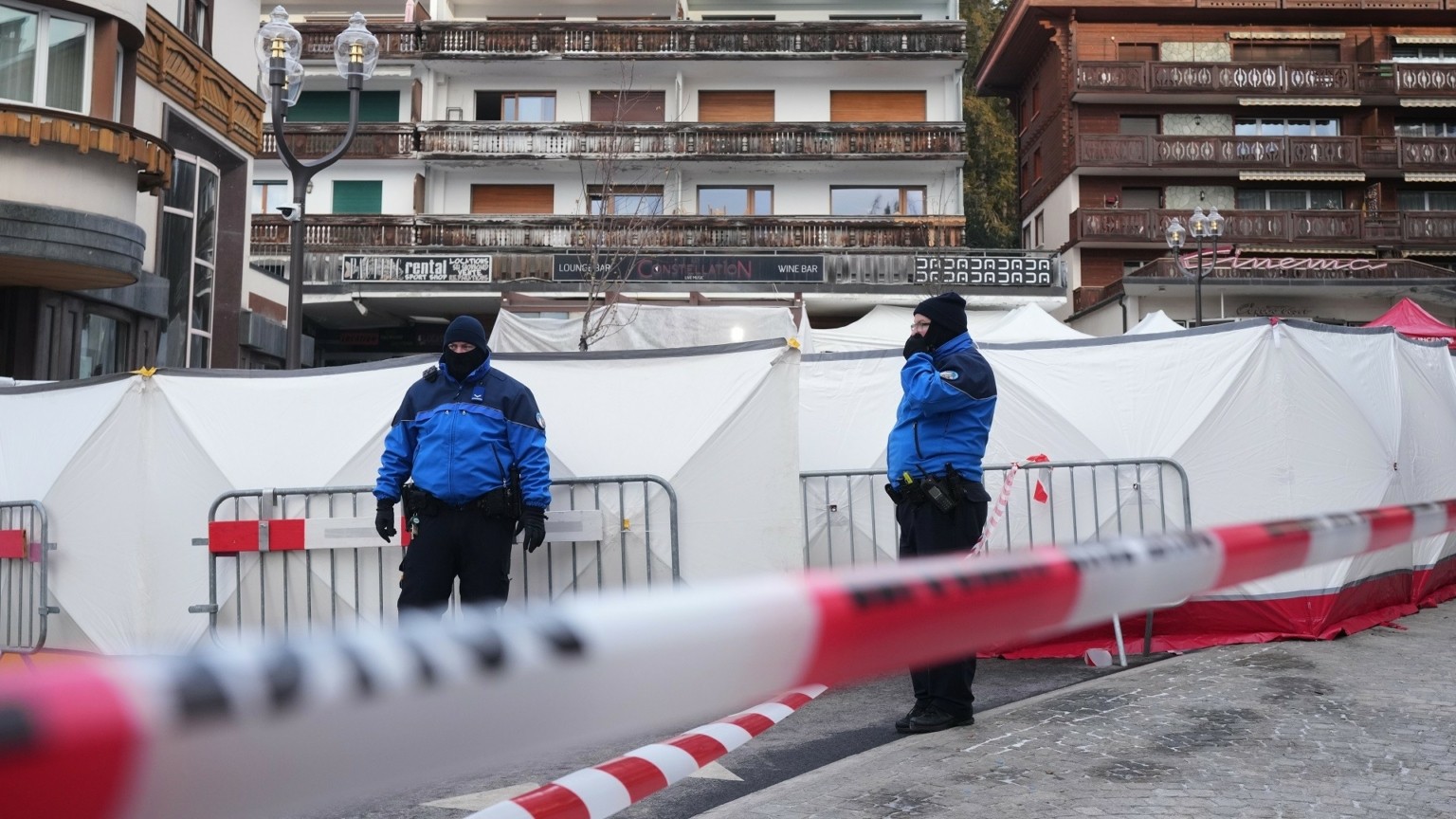 Κραν Μοντανά: Το «σιντριβάνι» πάνω σε ένα μπουκάλι σαμπάνιας, η ...
