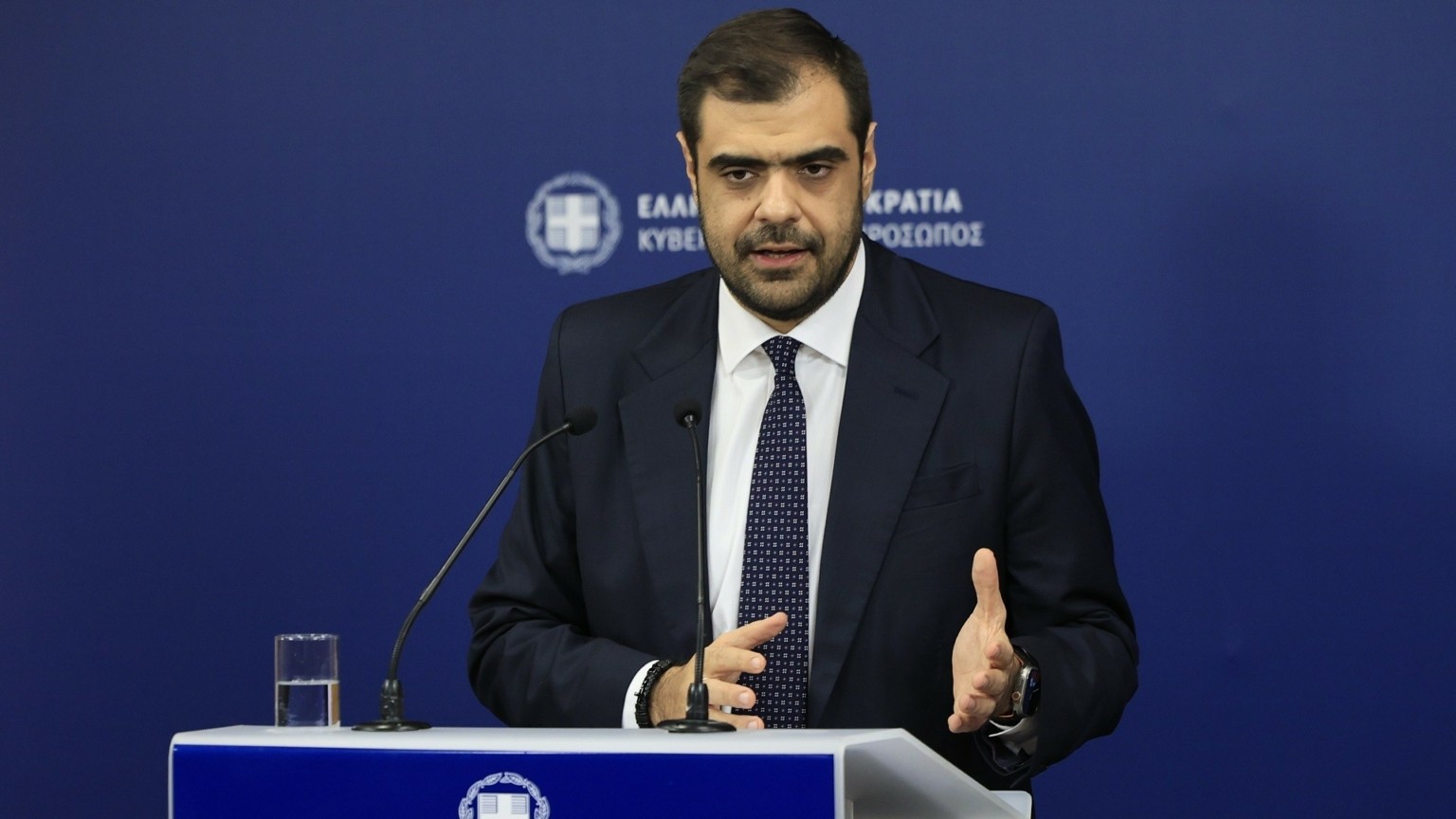 Μαρινάκης για τις φωτογραφίες της Καισαριανής: «Δρομολογήθηκαν οι ...