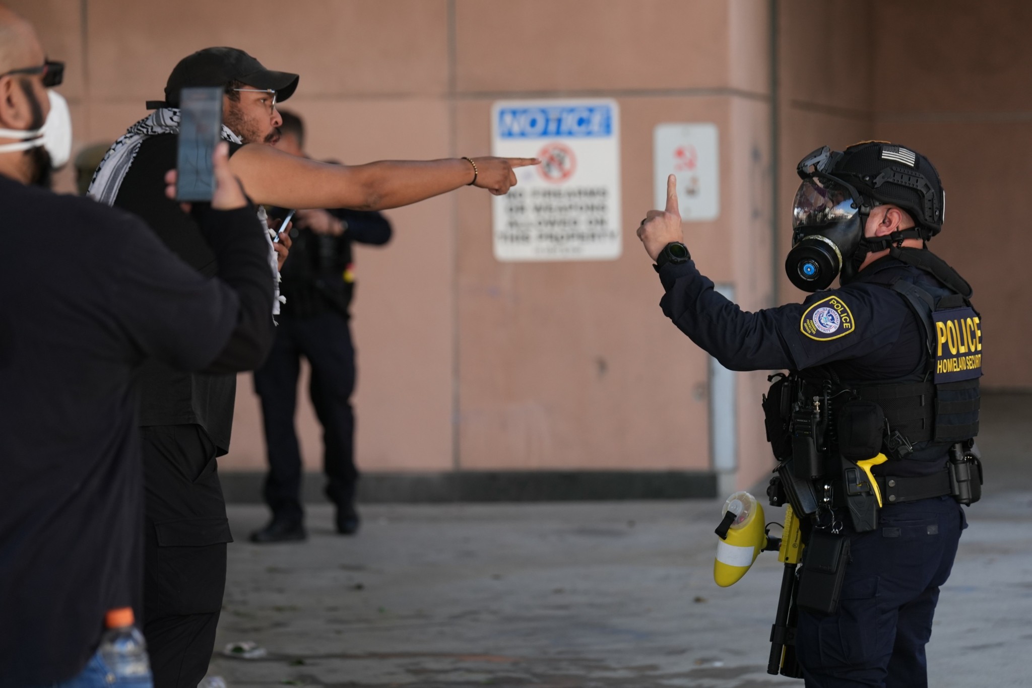 ΗΠΑ: Η ICE συνεχίζει τις παράνομες συλλήψεις παρά τις δικαστικές ...