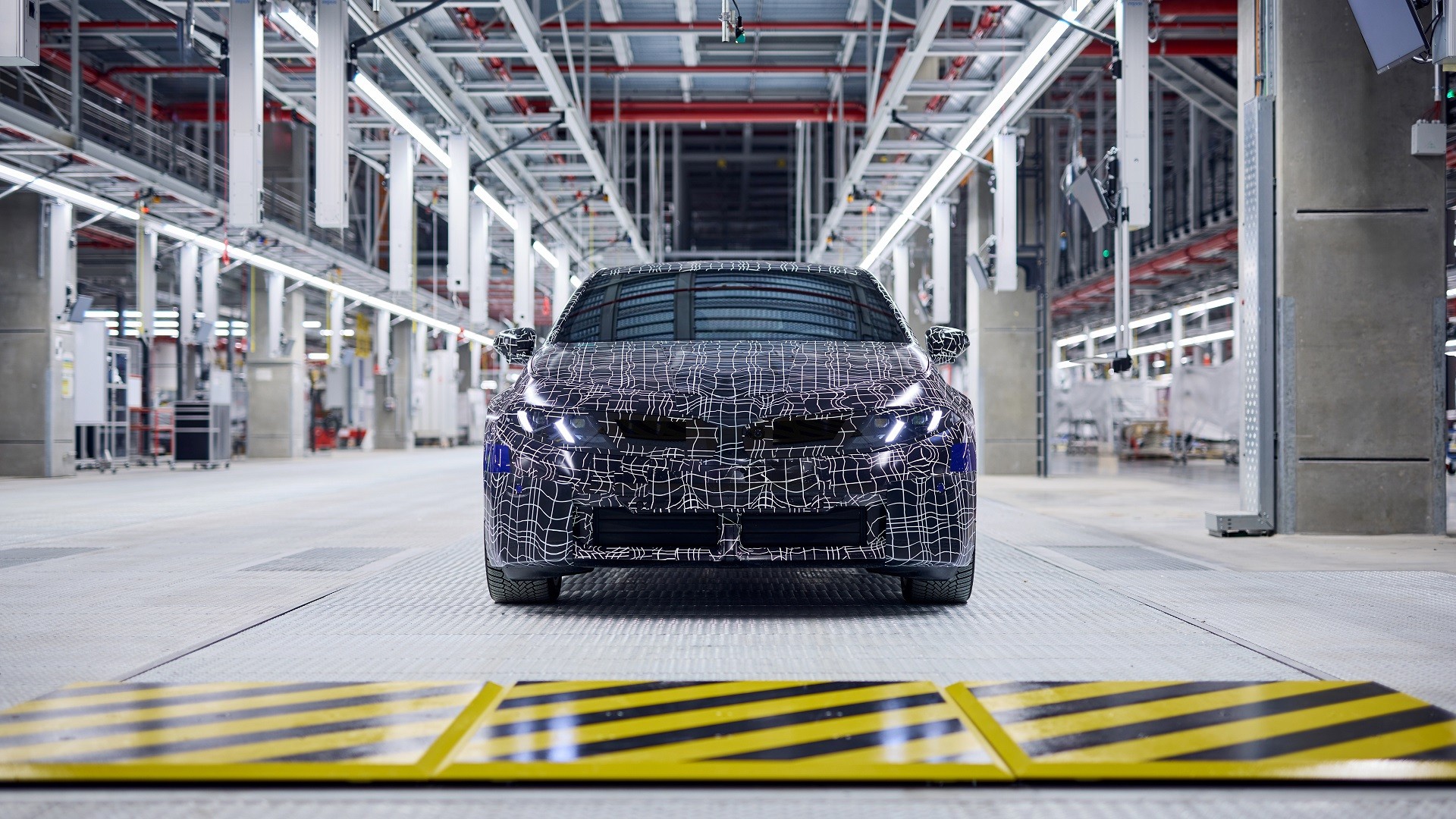 Η BMW που θα αλλάξει τα δεδομένα: Τα πρώτα αυτοκίνητα βγαίνουν από τη ...