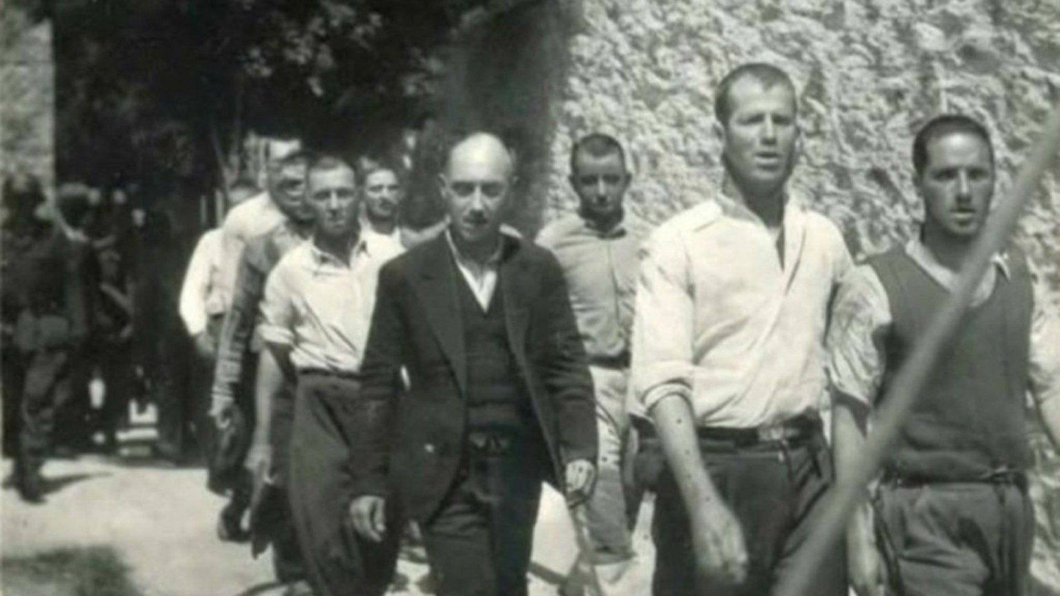 Καισαριανή: Το ΚΚΕ ταυτοποίησε δύο από τους εκτελεσθέντες στις ...